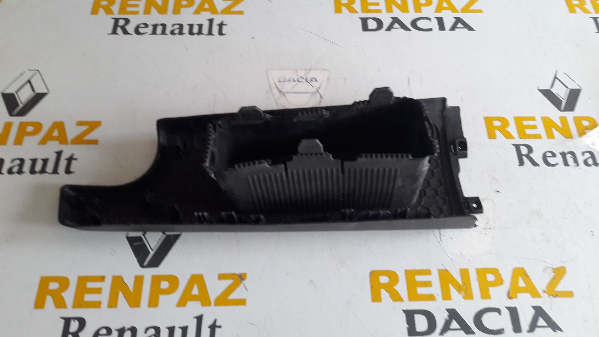 Renpaz Renault Yedek Parca. DACİA DUSTER YOLCU AİRBAG KAPAĞI 985257447R