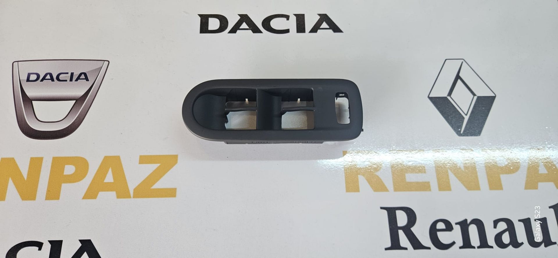 Renpaz Renault Yedek Parca. RENAULT MEGANE II CAM DÜĞME ÇERÇEVESİ 8200195937